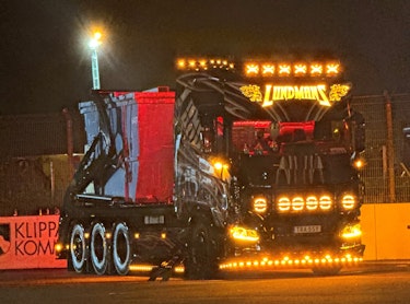 Svenska Truckers-Simon visar upp vrålåken på V75-dagen - Nyheter ...